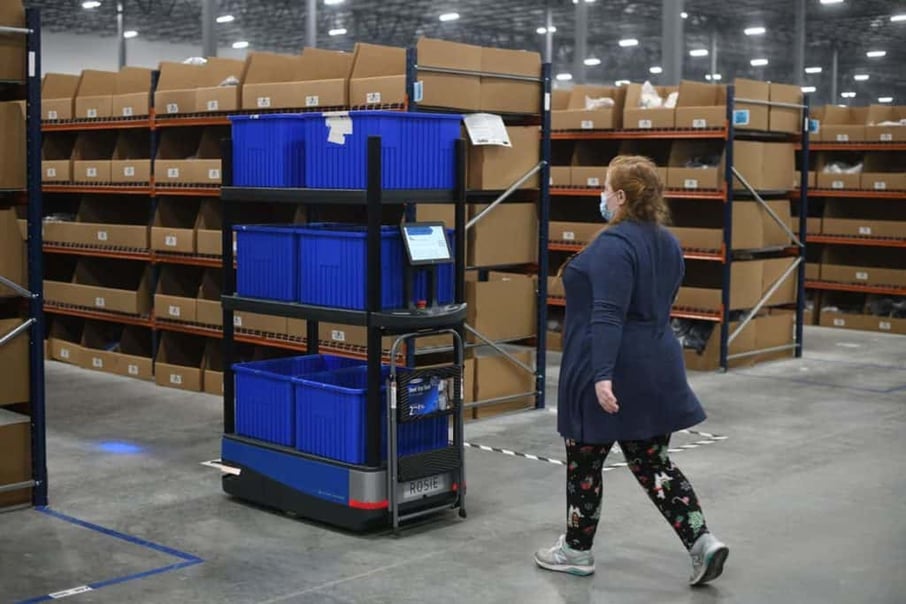 New Way Automation: How Robots Transform Warehousing